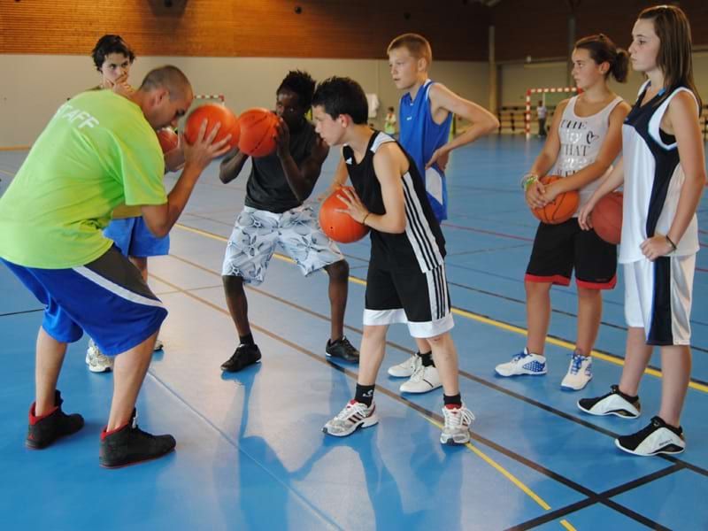 Stage sportif de basketball pour enfants et ados cet été